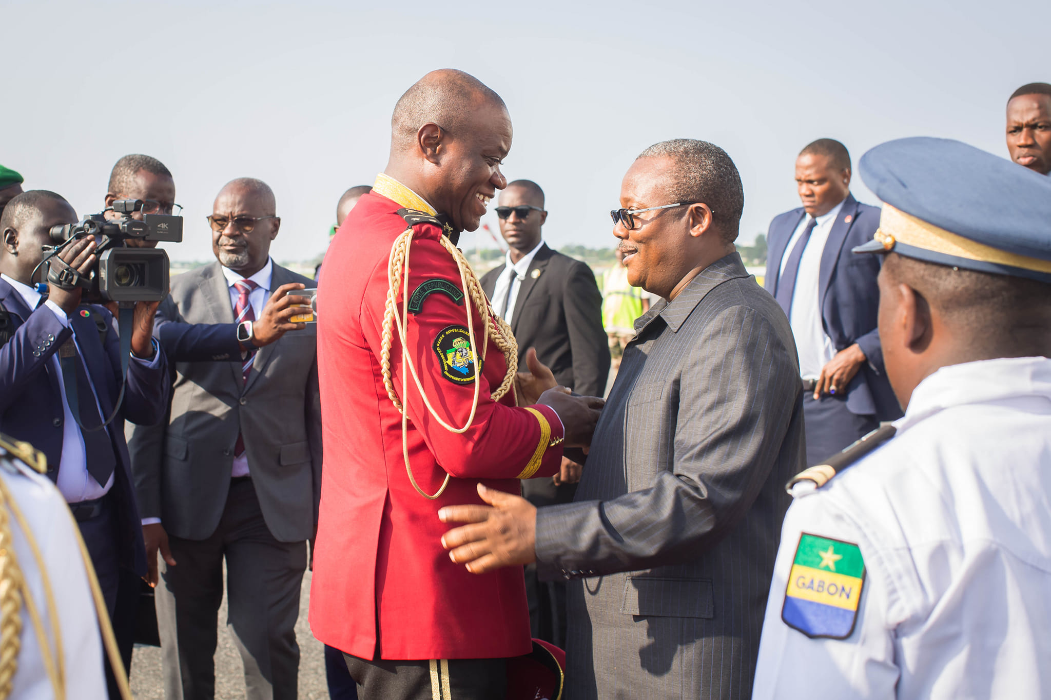 Le président Umaru Sissoco EMBALO en visite à Libreville depuis hier ...